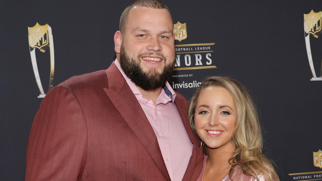 Joel Bitonio Wife Courtney Bitonio Kids and Profession - Pop Creep